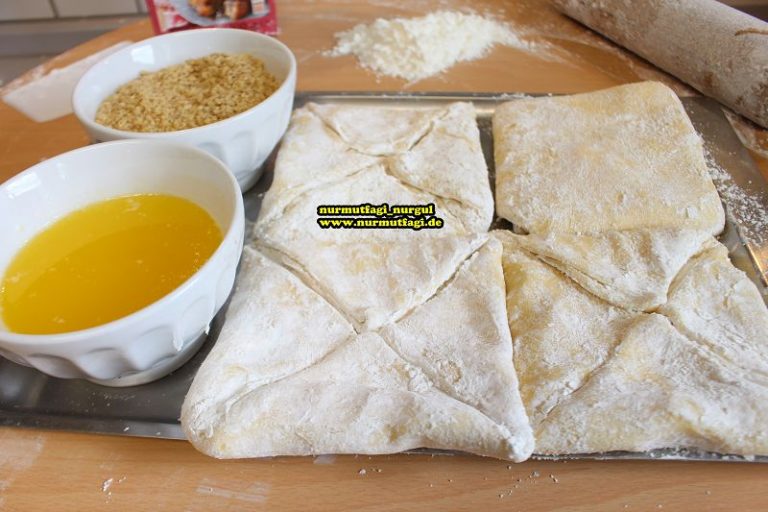 DÜNYANIN EN KOLAY BAKLAVASI; OKLAVA KULLANMADAN SADECE 4 BEZE ILE ... DÜNYANIN EN KOLAY BAKLAVASI; OKLAVA KULLANMADAN SADECE 4 BEZE ILE ...