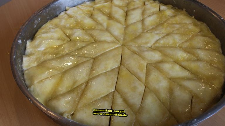DÜNYANIN EN KOLAY BAKLAVASI; OKLAVA KULLANMADAN SADECE 4 BEZE ILE ... DÜNYANIN EN KOLAY BAKLAVASI; OKLAVA KULLANMADAN SADECE 4 BEZE ILE ...