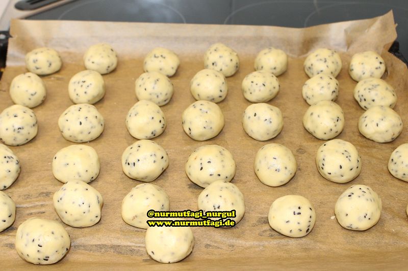 KITIR KITIR BAYATLAMAYAN CÖREK OTLU KURABİYE nasil yapilir TARİFİ ...