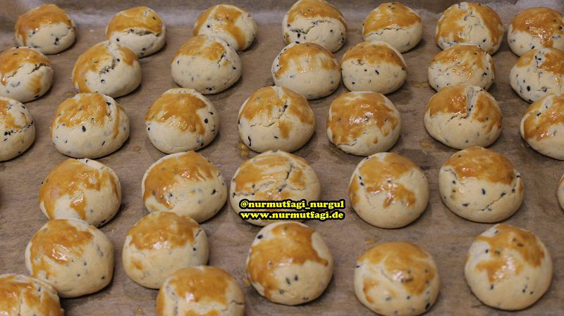 KITIR KITIR BAYATLAMAYAN CÖREK OTLU KURABİYE nasil yapilir TARİFİ ...