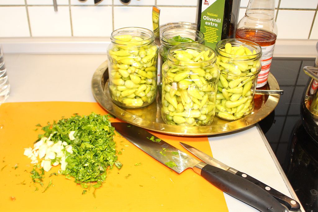 aci süs biber tursusu, cin biber tursu tarifi, domates soslu cin biber ...